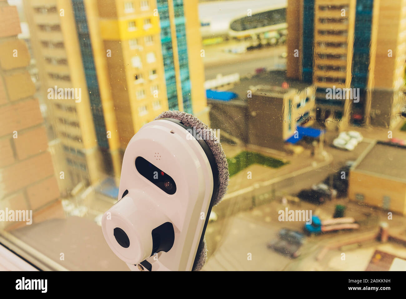 Vacuum cleaner robot cleaning window in high building outdoor Stock ...