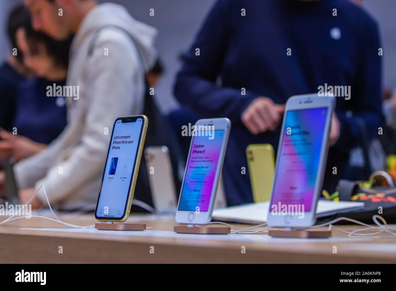 New York, New York, USA. 20th Sep, 2019. Customers look at new product ...