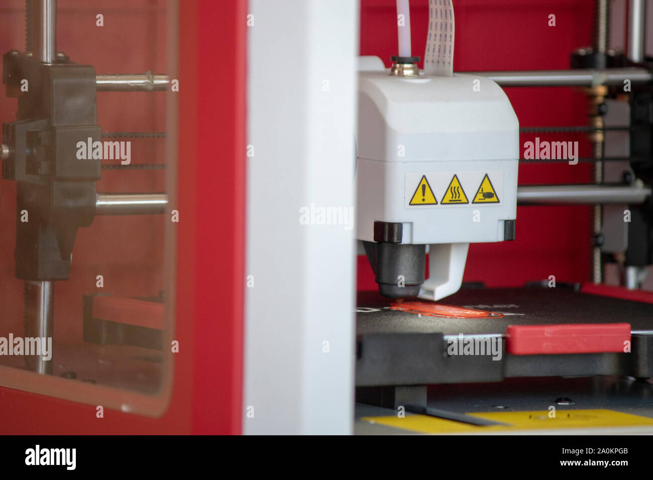 3d printer close-up. Close up of printer tip inside Stock Photo - Alamy