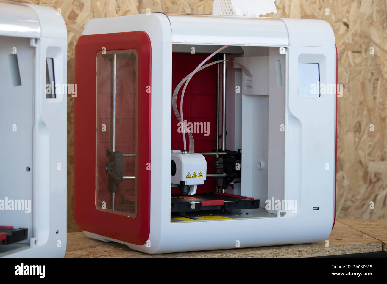 3d printer close-up. Close up of printer tip inside Stock Photo - Alamy