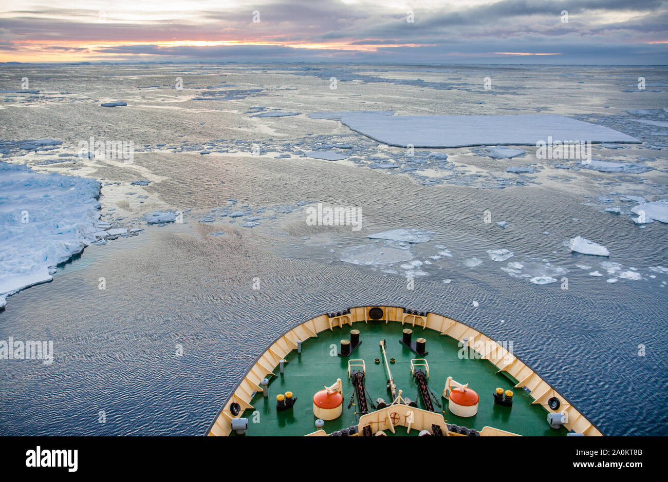 Bow ship icebreaker hi-res stock photography and images - Alamy
