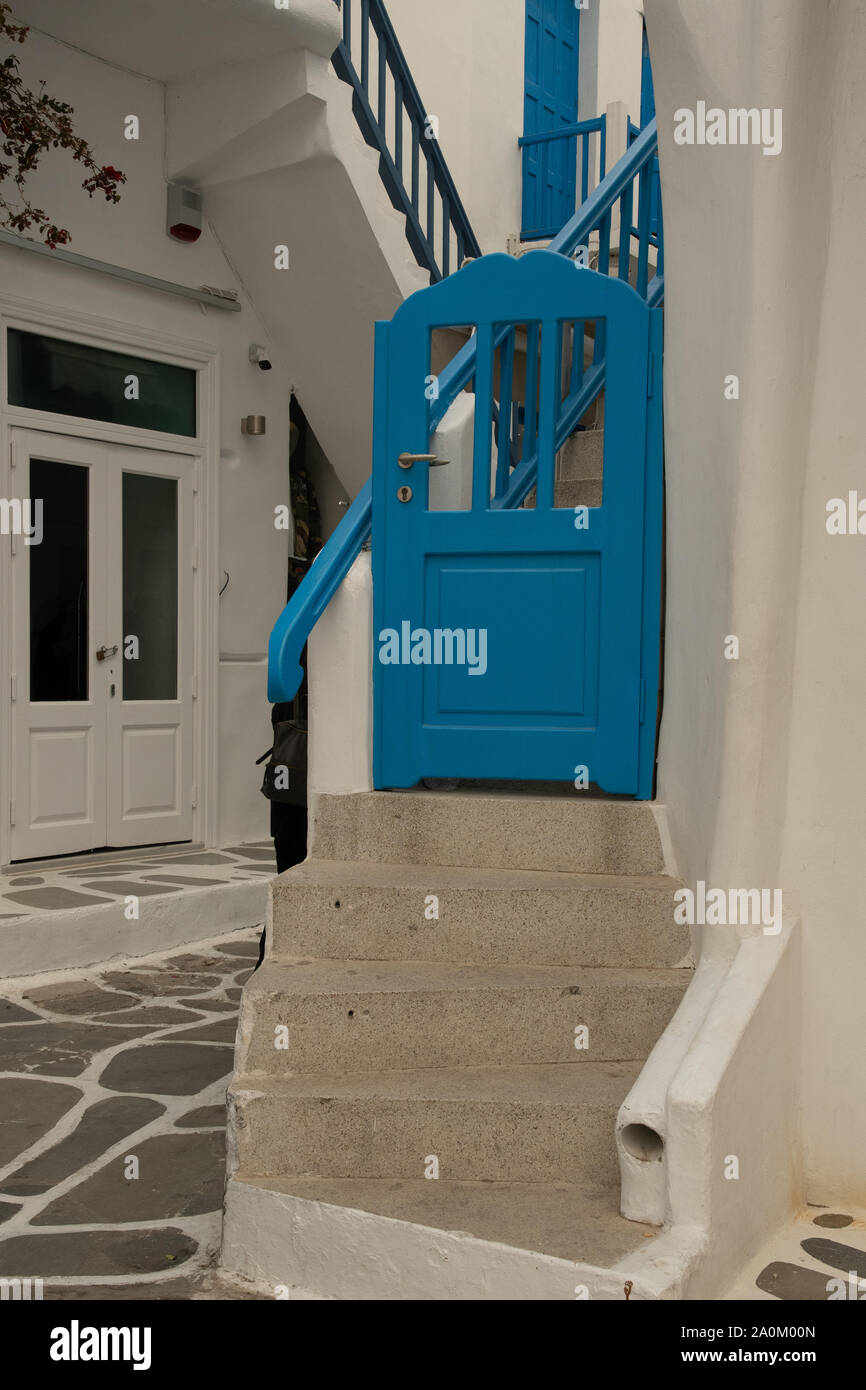 Gate guards hi-res stock photography and images - Alamy