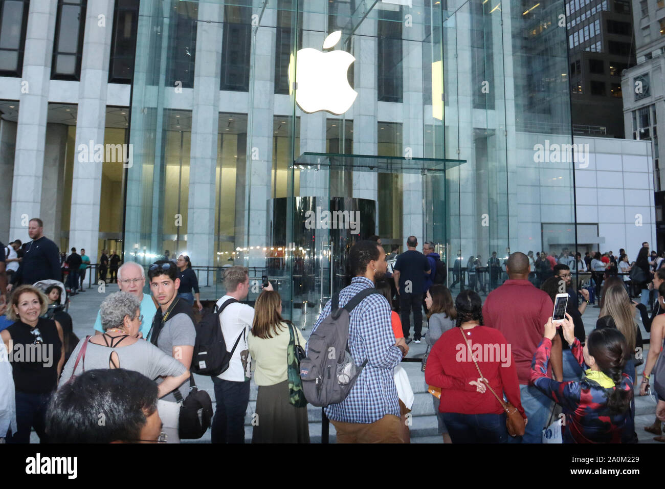 Apple store usa 2019 hi-res stock photography and images - Alamy