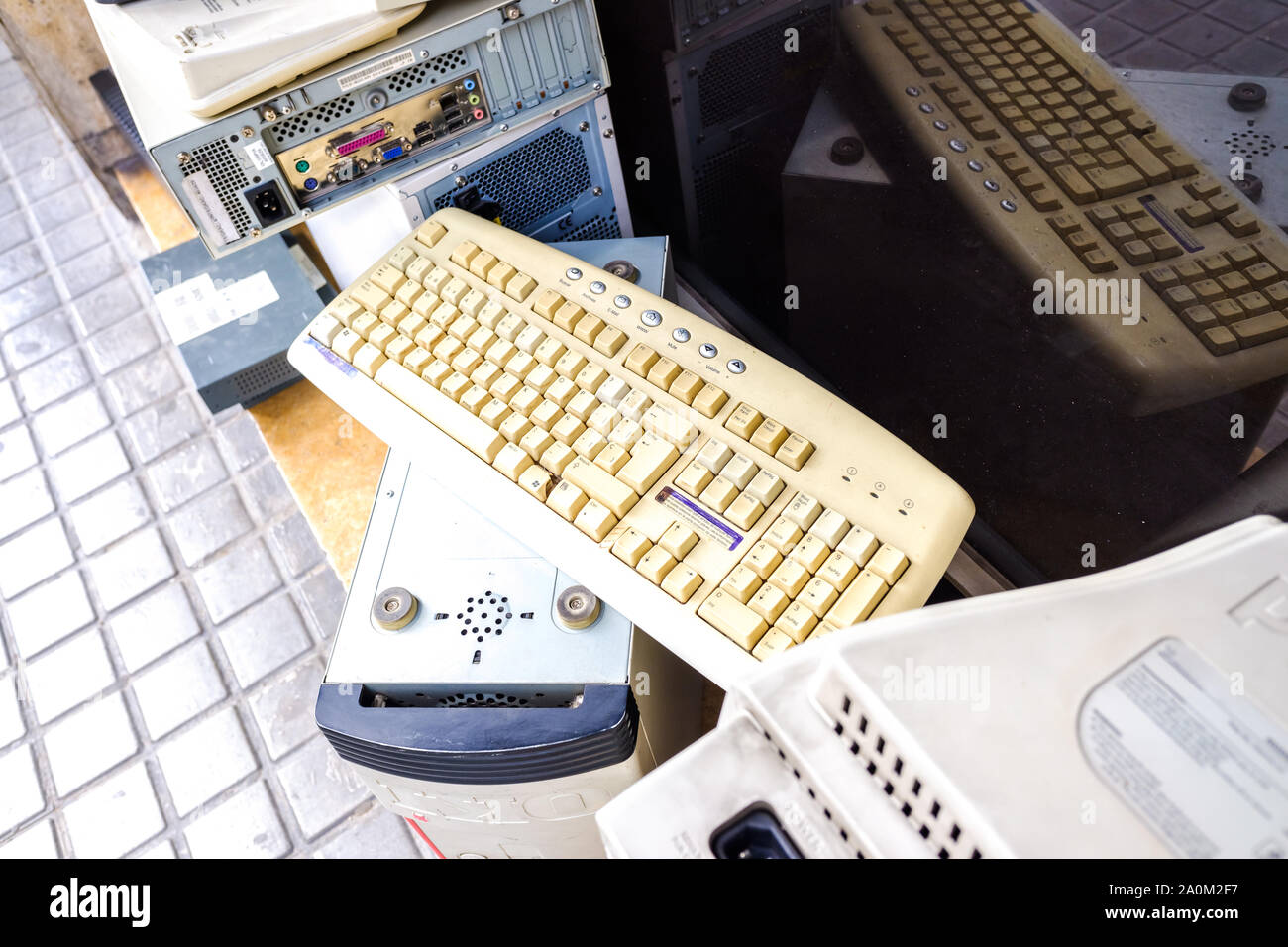 Computer in garbage dump hi-res stock photography and images - Alamy