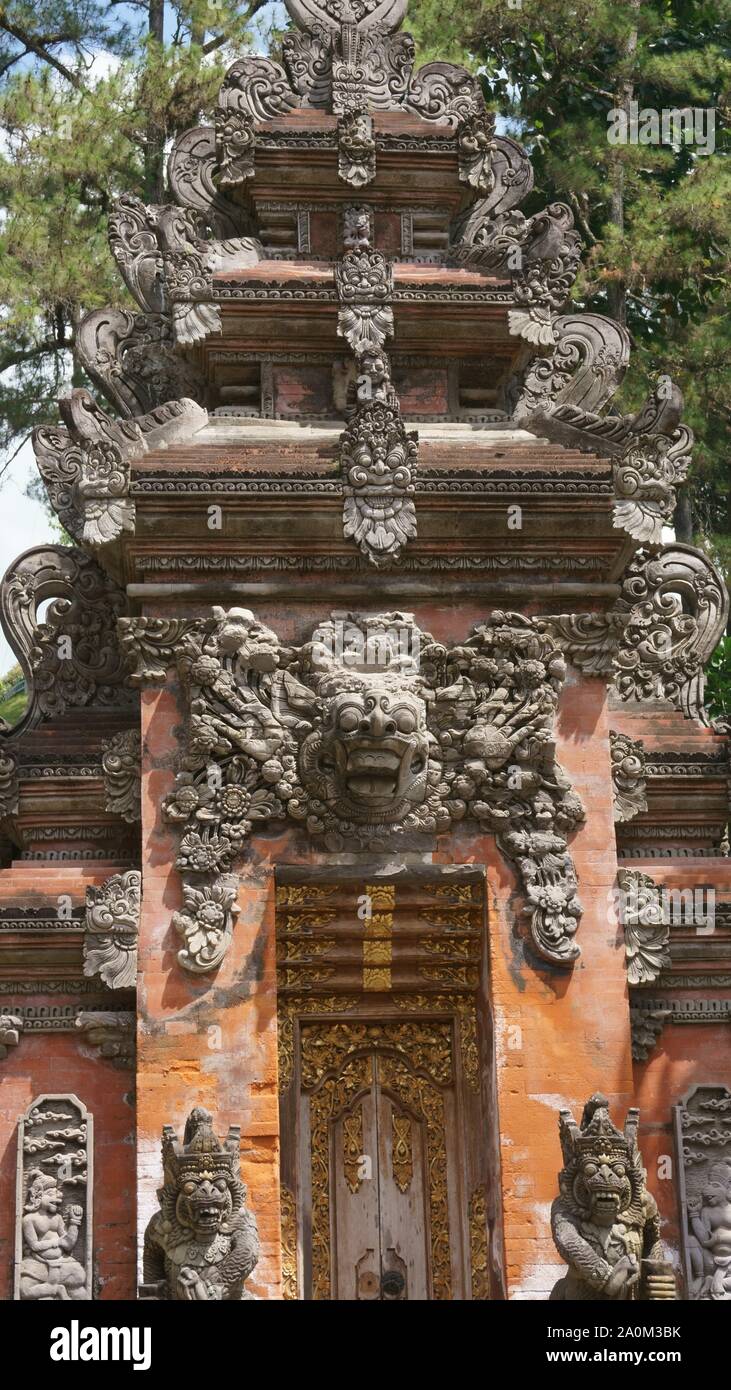 altar of a temple in bali Stock Photo - Alamy
