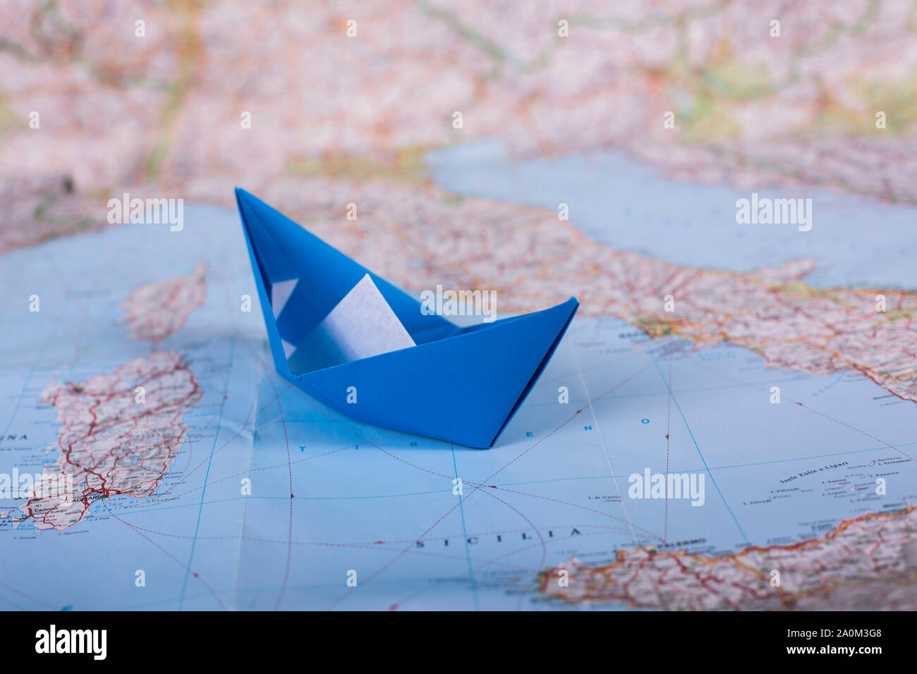 Travel holiday vacation concept origami tourist handmade papercraft ...