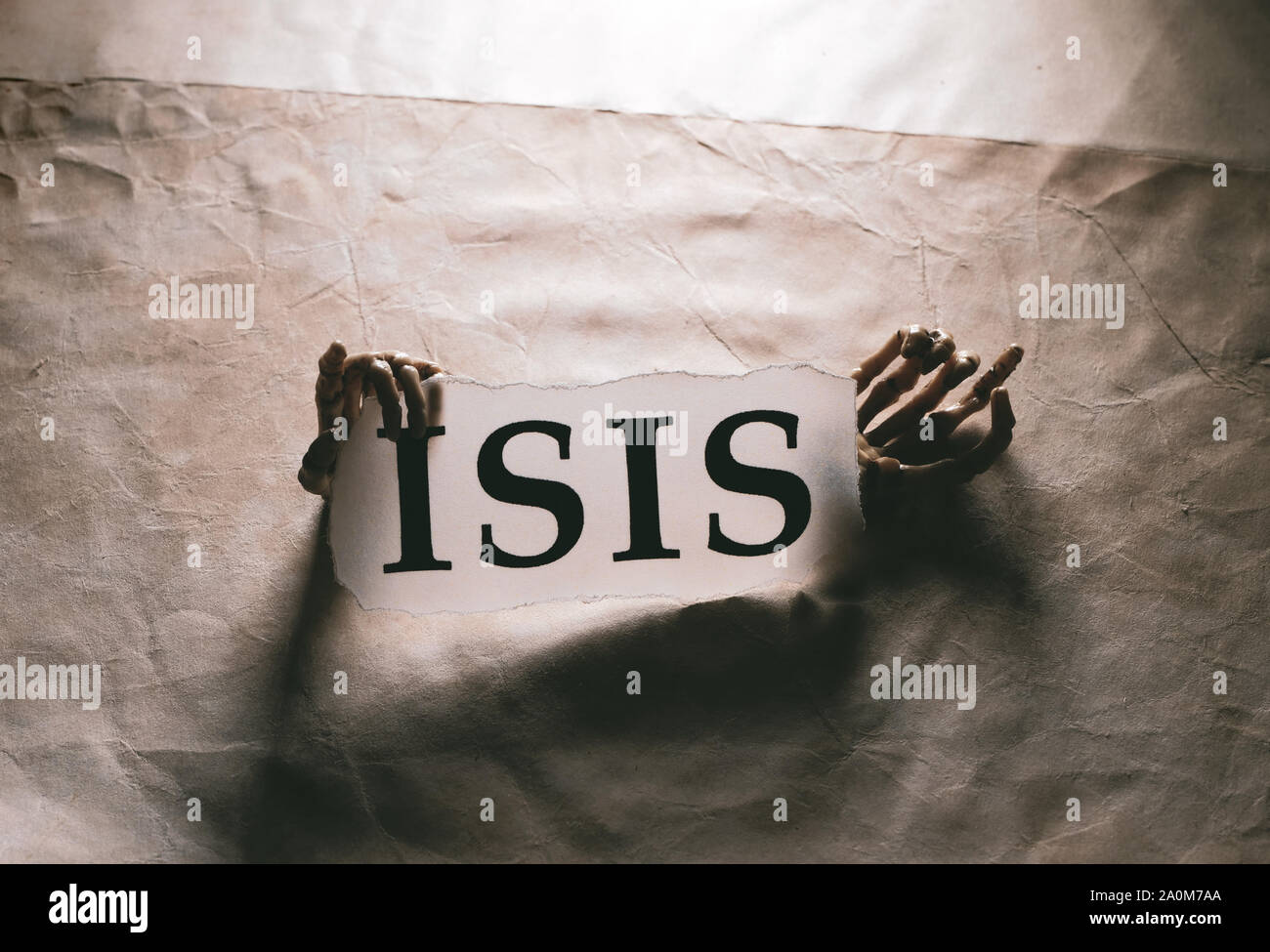 Skeleton holding hi-res stock photography and images - Alamy