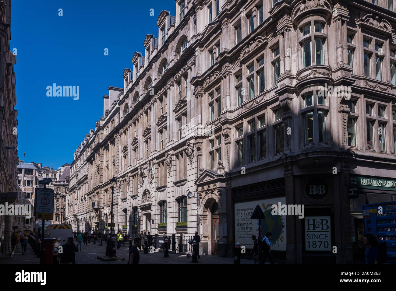 Victorian london buildings hi-res stock photography and images - Alamy