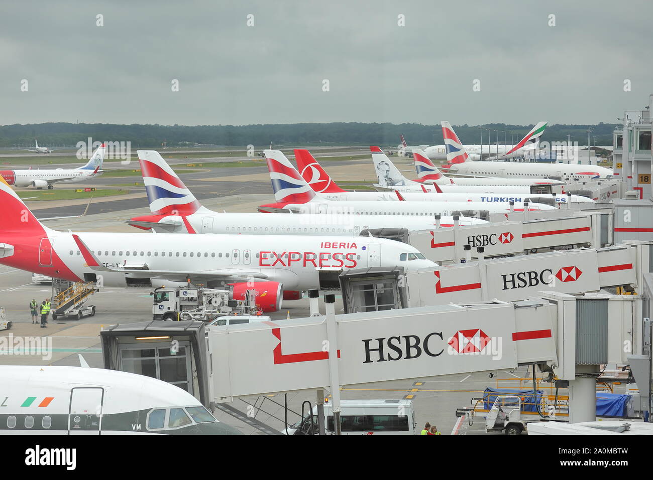 Gatwick airport terminal hi-res stock photography and images - Alamy
