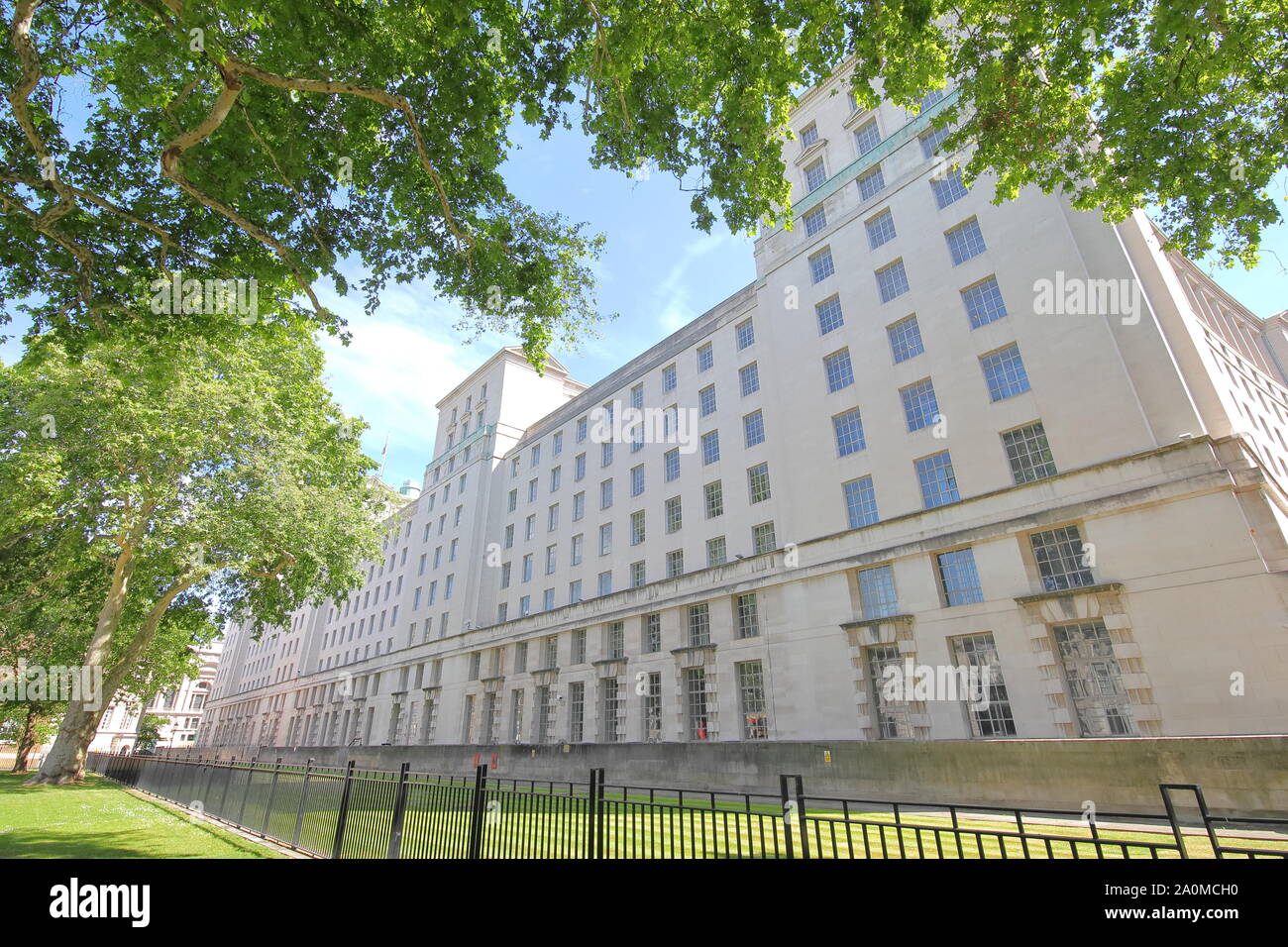 Ministry of defence building london hi-res stock photography and images ...