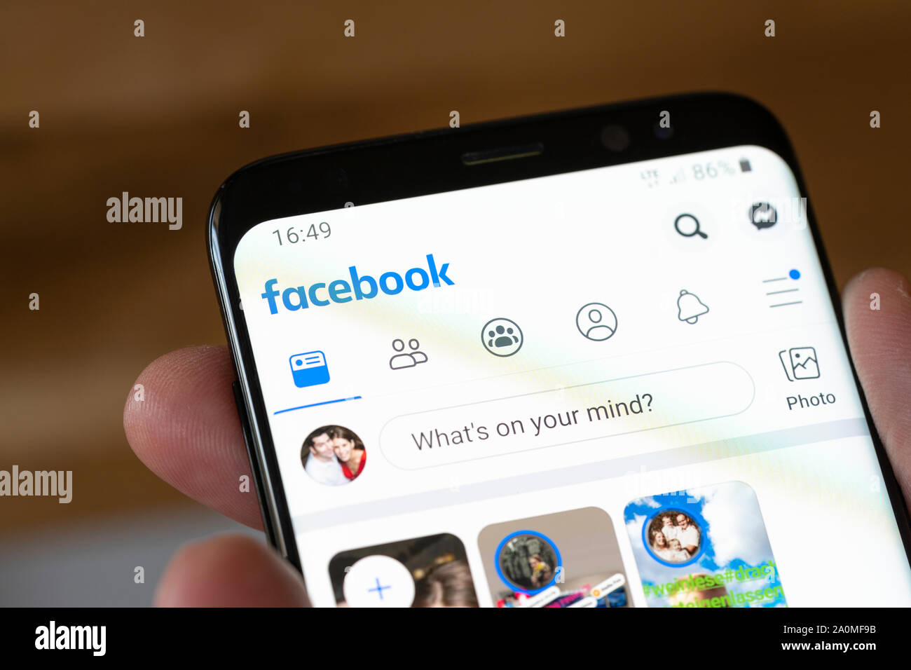 Facebook logo phone hi-res stock photography and images - Alamy