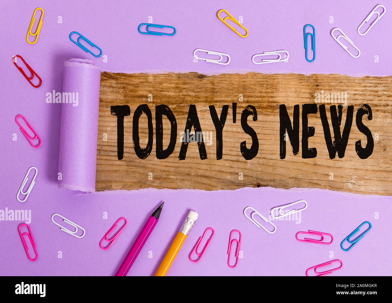 Breaking updates hi-res stock photography and images - Alamy