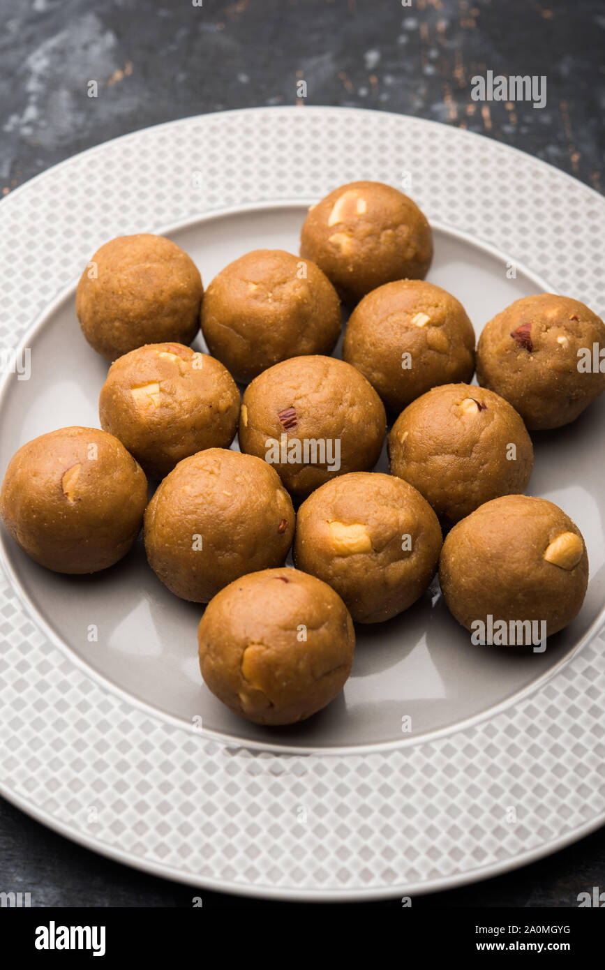 Churma Ladoo / atta laddoo / wheat flour laddu made using ghee and ...