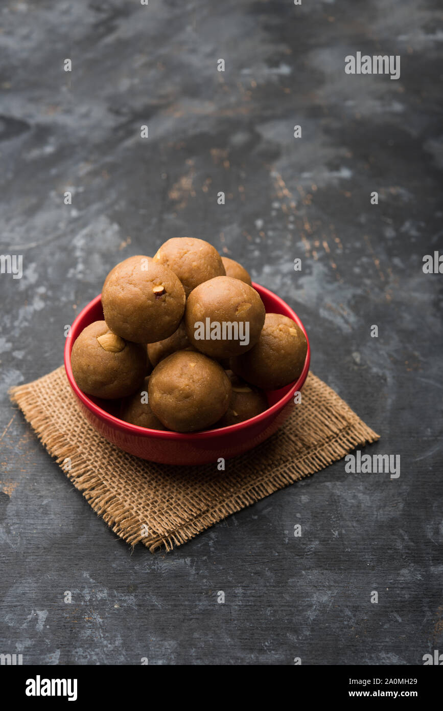 Churma Ladoo / atta laddoo / wheat flour laddu made using ghee and ...