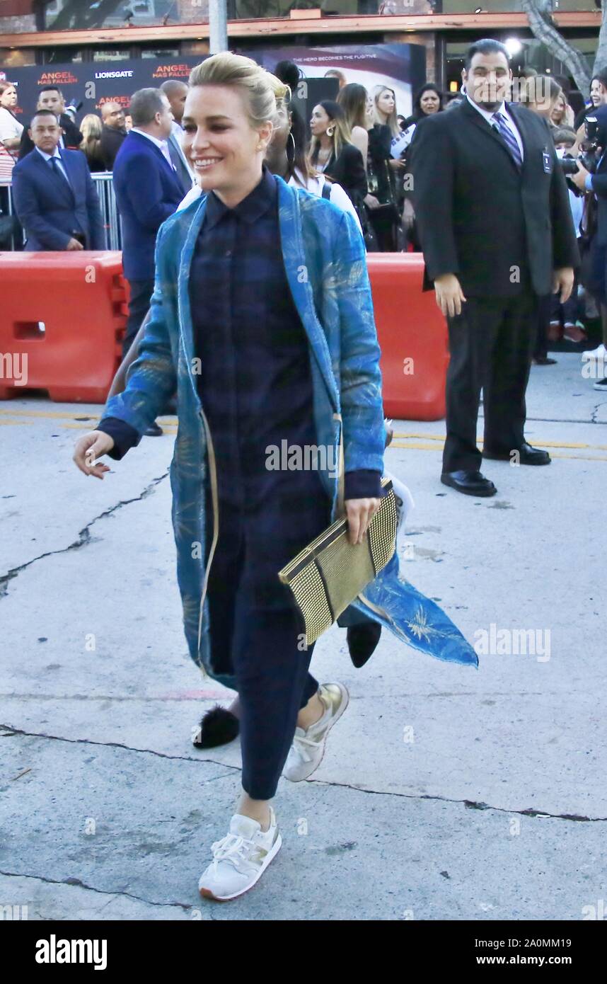 Morgan Freeman and Piper Perabo arrive to the black carpet for the ...