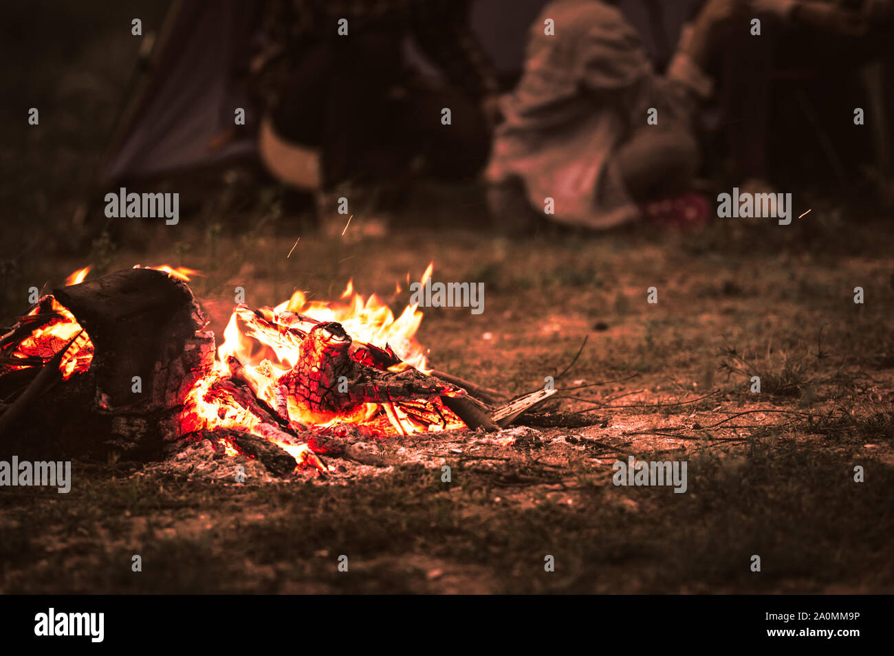 Bonfire man sit hi-res stock photography and images - Alamy
