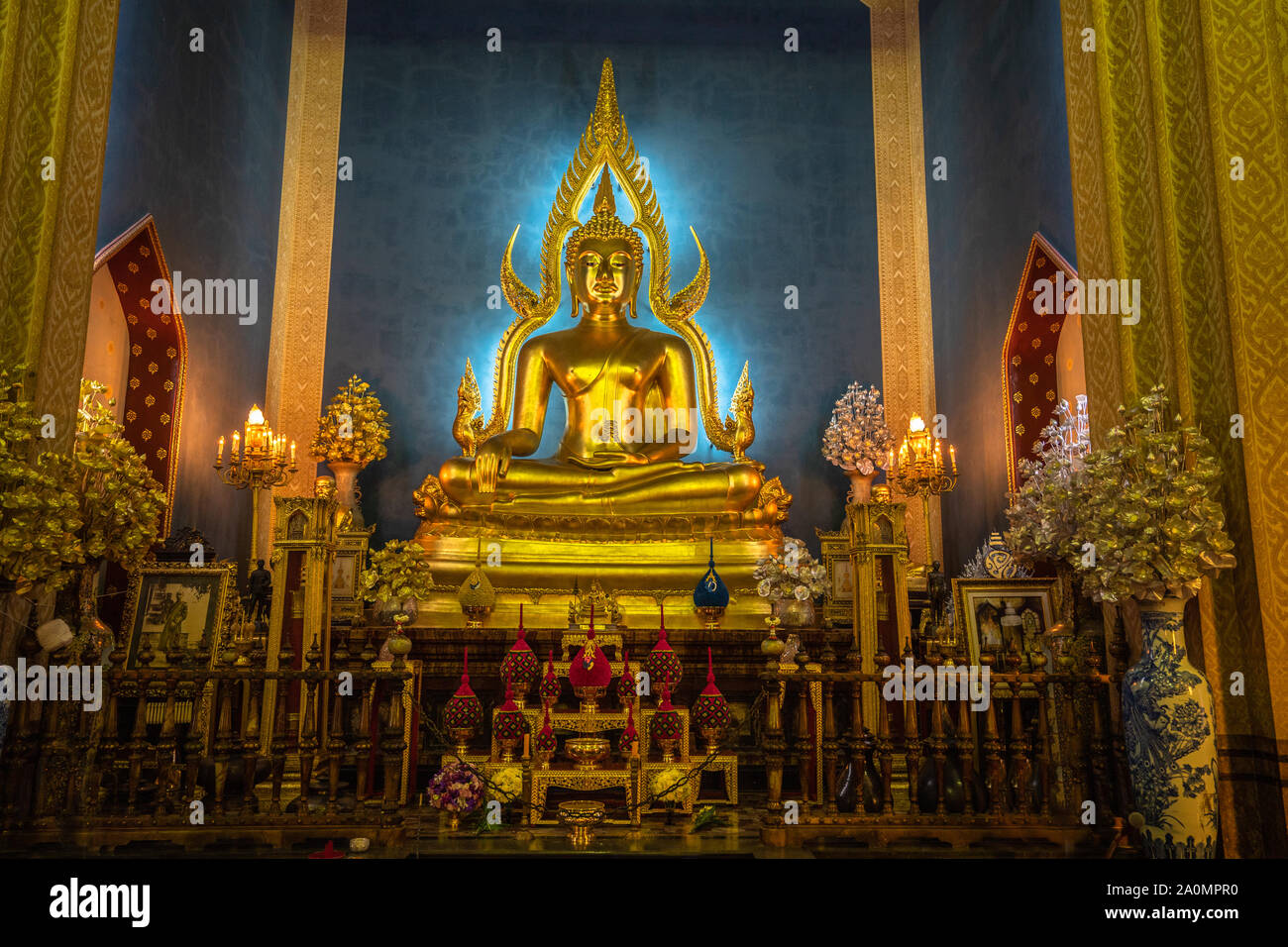 The golden Phra Buddha Chinnarat in chapel. Wat Benjamabopit The Marble ...
