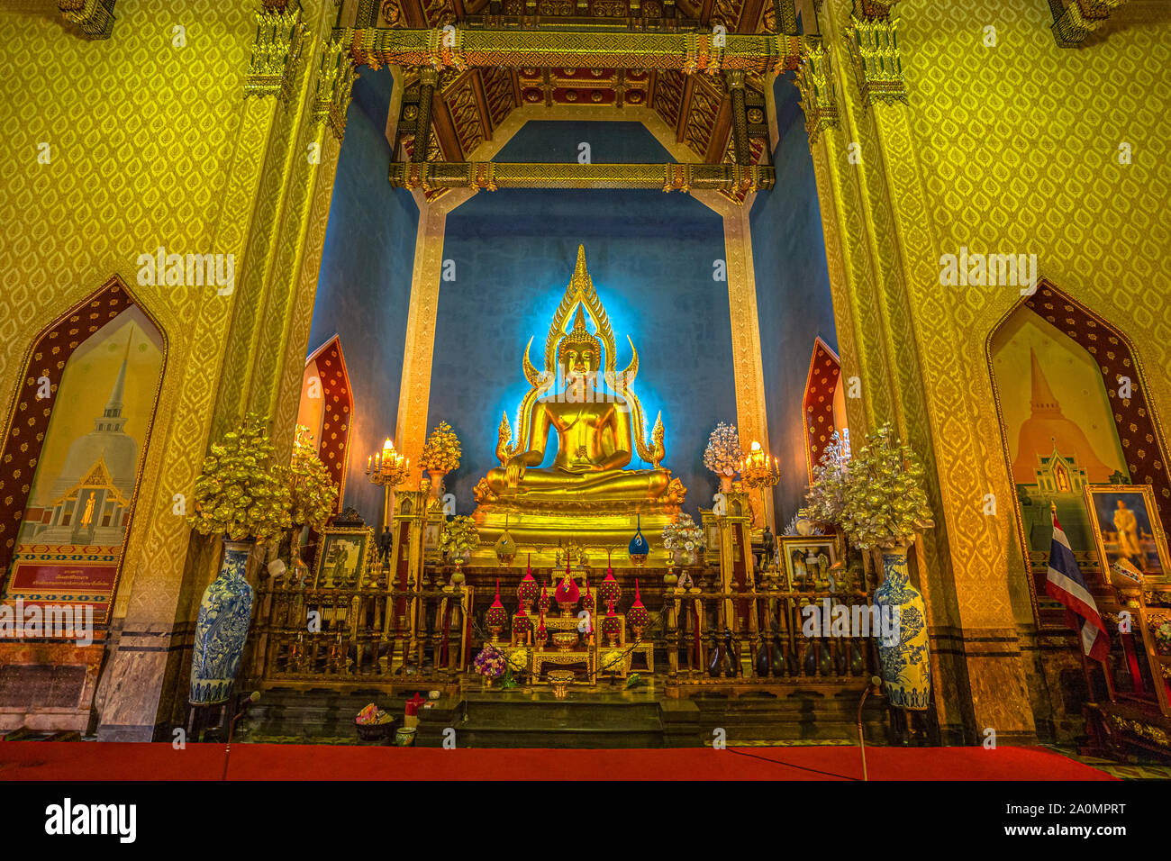 The golden Phra Buddha Chinnarat in chapel. Wat Benjamabopit The Marble ...