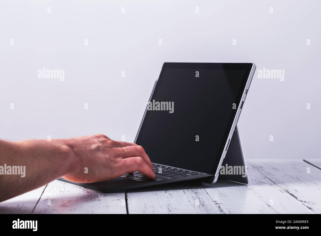 Hands on laptop hi-res stock photography and images - Alamy