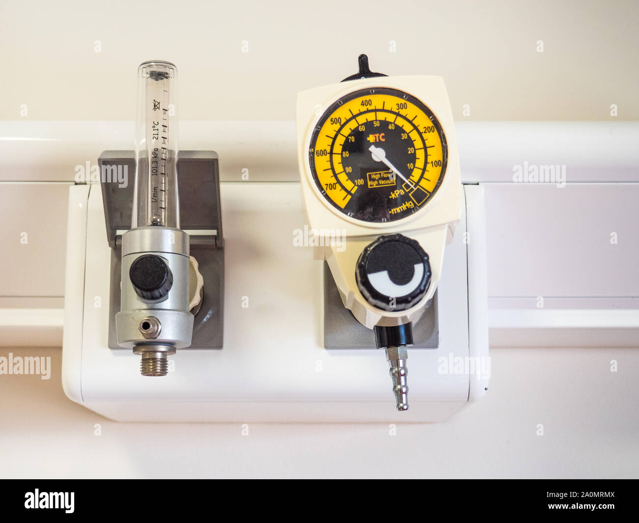 Hospital patient oxygen tank hi-res stock photography and images - Alamy