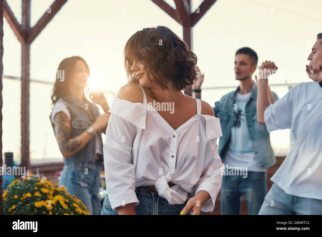 Beautiful people on rooftop bar hi-res stock photography and images - Alamy