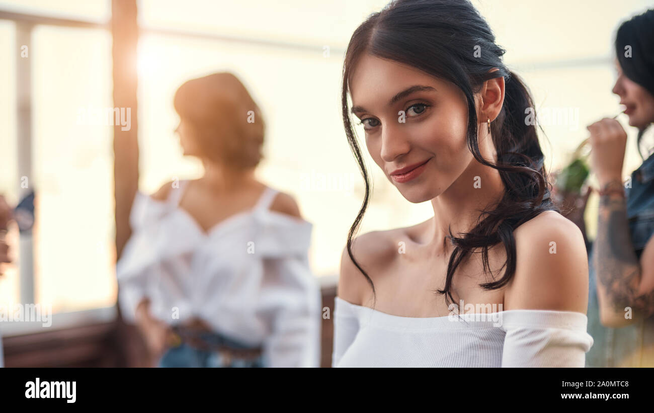 Beautiful people on rooftop bar hi-res stock photography and images - Alamy