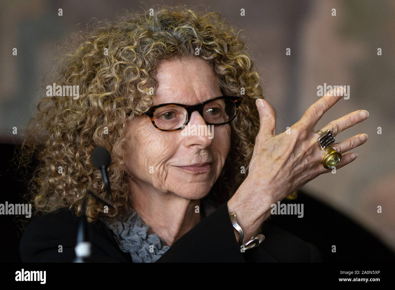 Barbara Kruger's Instagram, Twitter & Facebook on IDCrawl