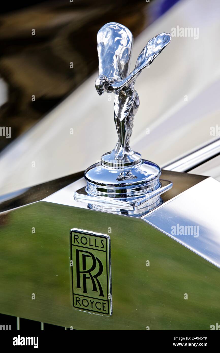Spirit of Ecstasy on a Rolls-Royce Stock Photo - Alamy