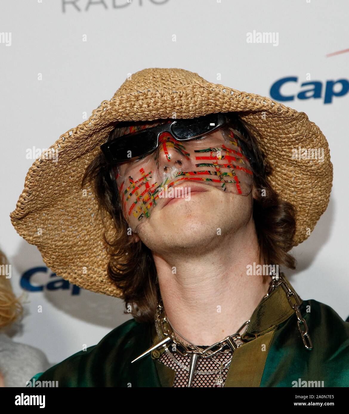 Matt shultz of cage the elephant hi-res stock photography and images ...
