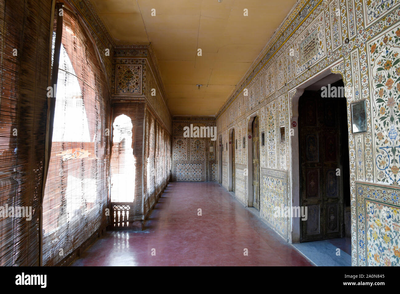Wider passage hi-res stock photography and images - Alamy