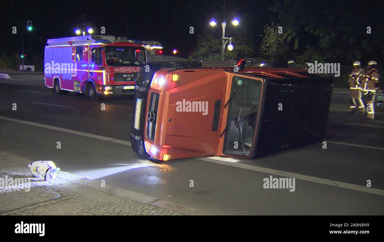 21 September 2019, Berlin: A Mercedes of type G-Class is lying on its ...