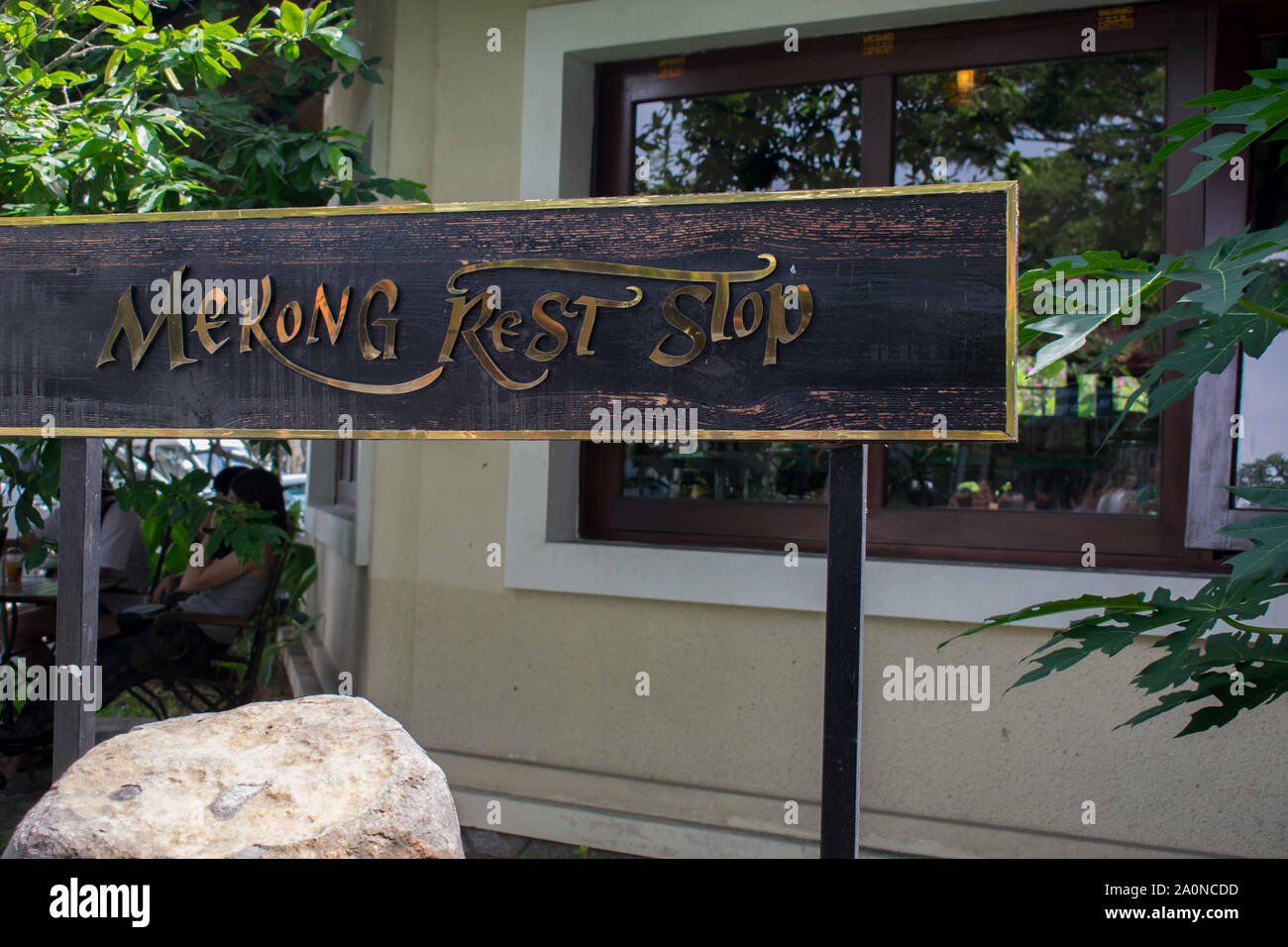 Stop signage hi-res stock photography and images - Alamy