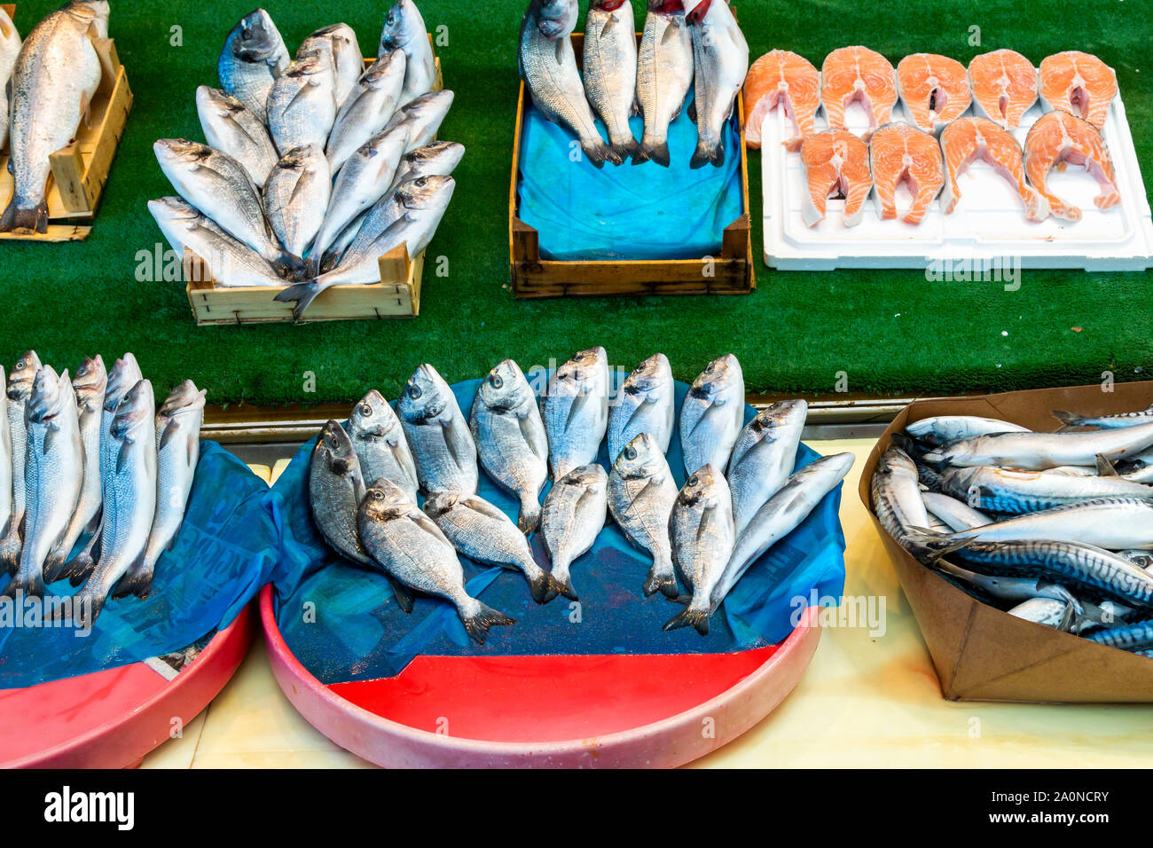 Fish market in istanbul, Turkey Stock Photo - Alamy