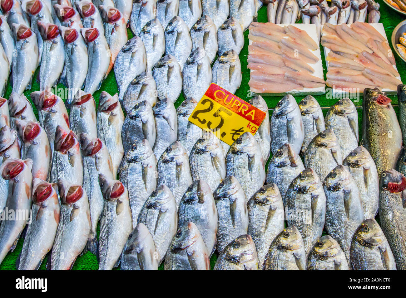 Fish market in istanbul, Turkey Stock Photo - Alamy