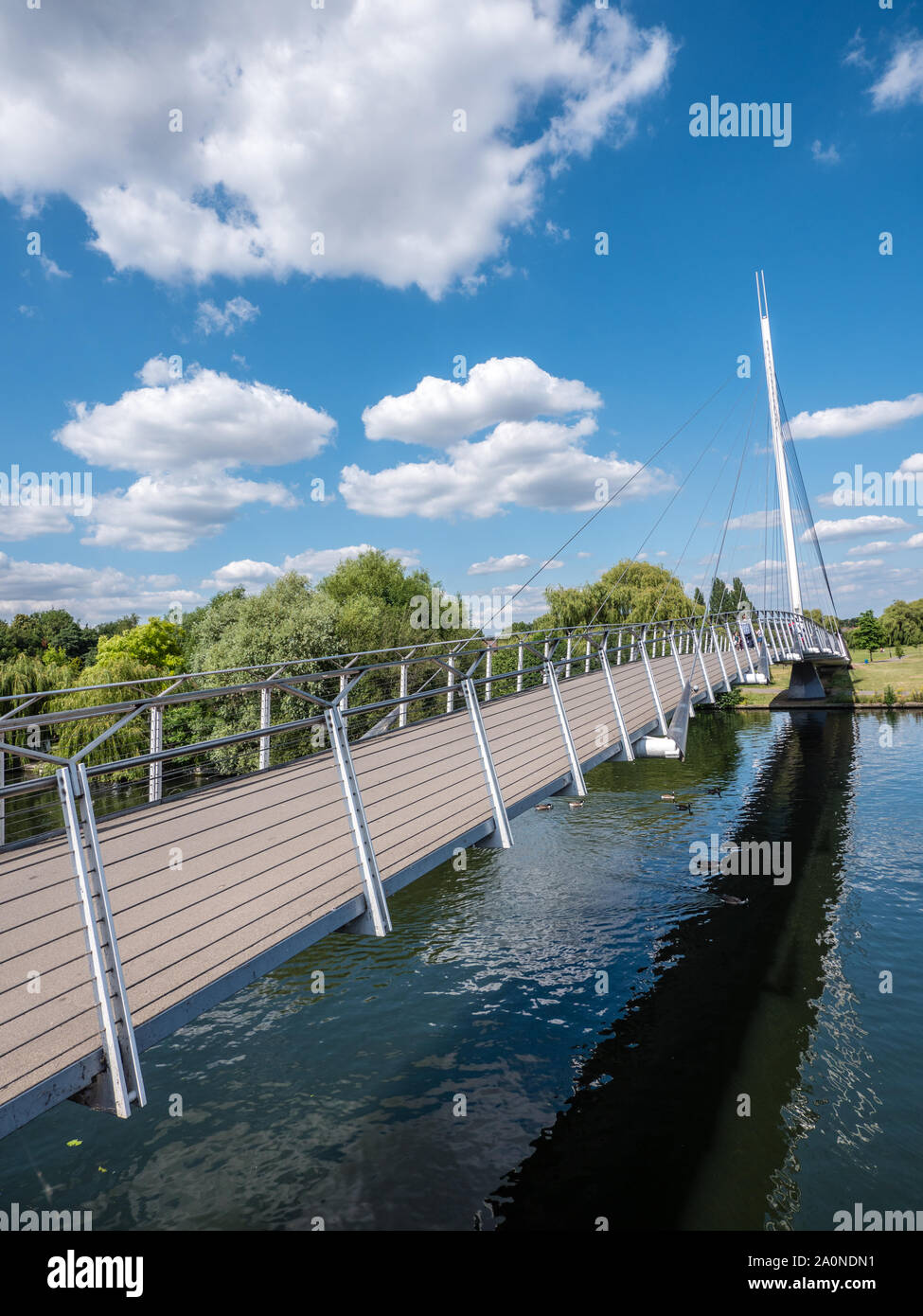 Christchurch Bridge, Cycle and Footbridge, Caversham, Reading ...
