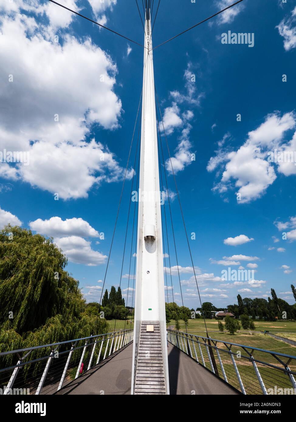 Christchurch Bridge, Cycle and Footbridge, Caversham, Reading ...