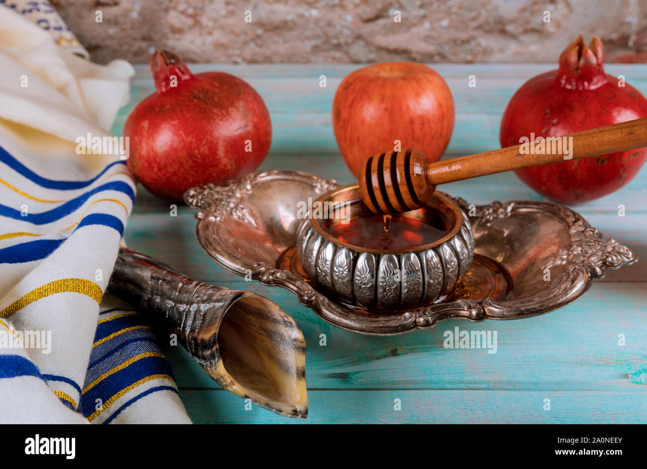 Jewish Holiday Rosh hashanah honey and apples with pomegranate ...