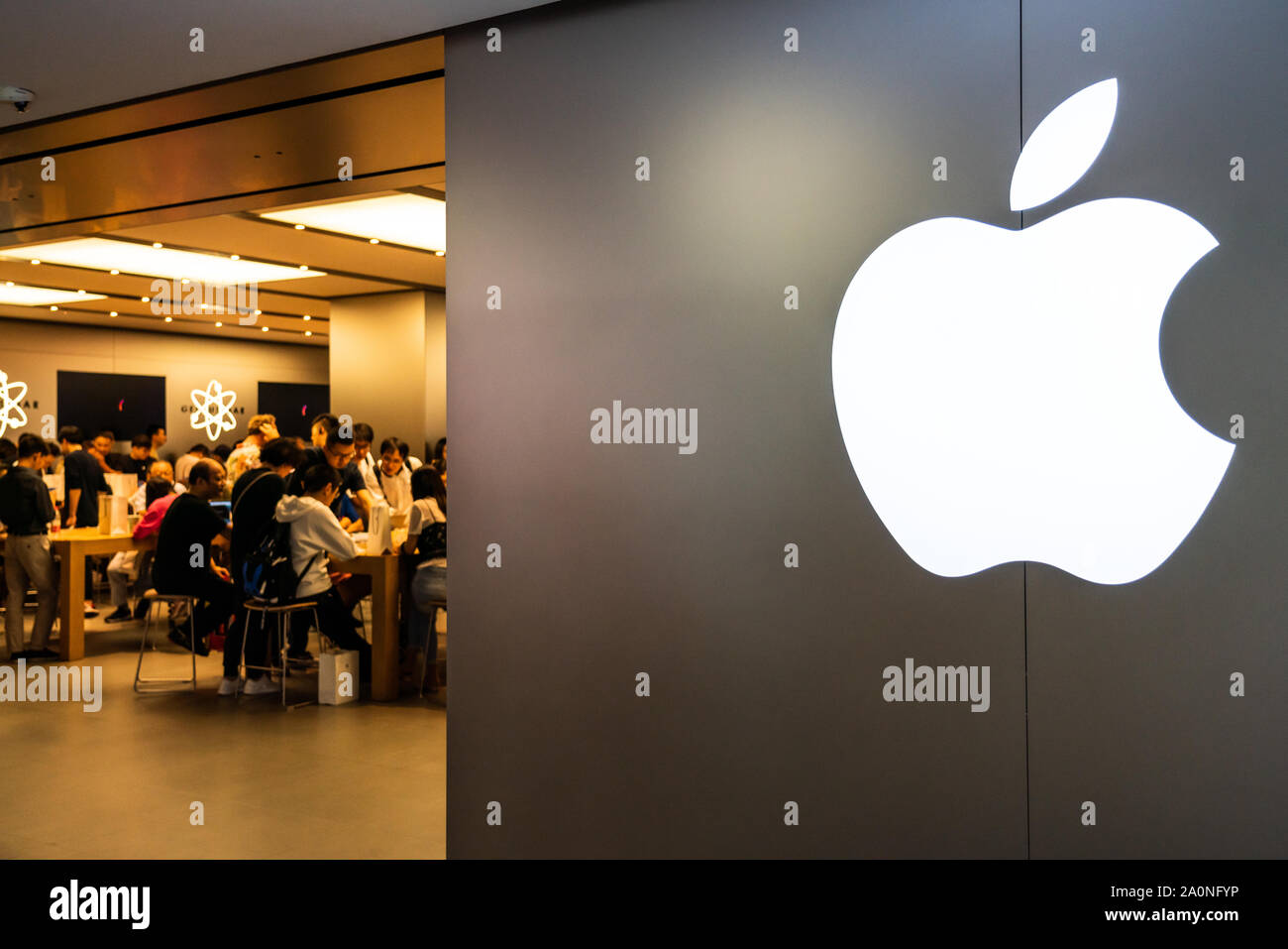 Apple sales hi-res stock photography and images - Alamy