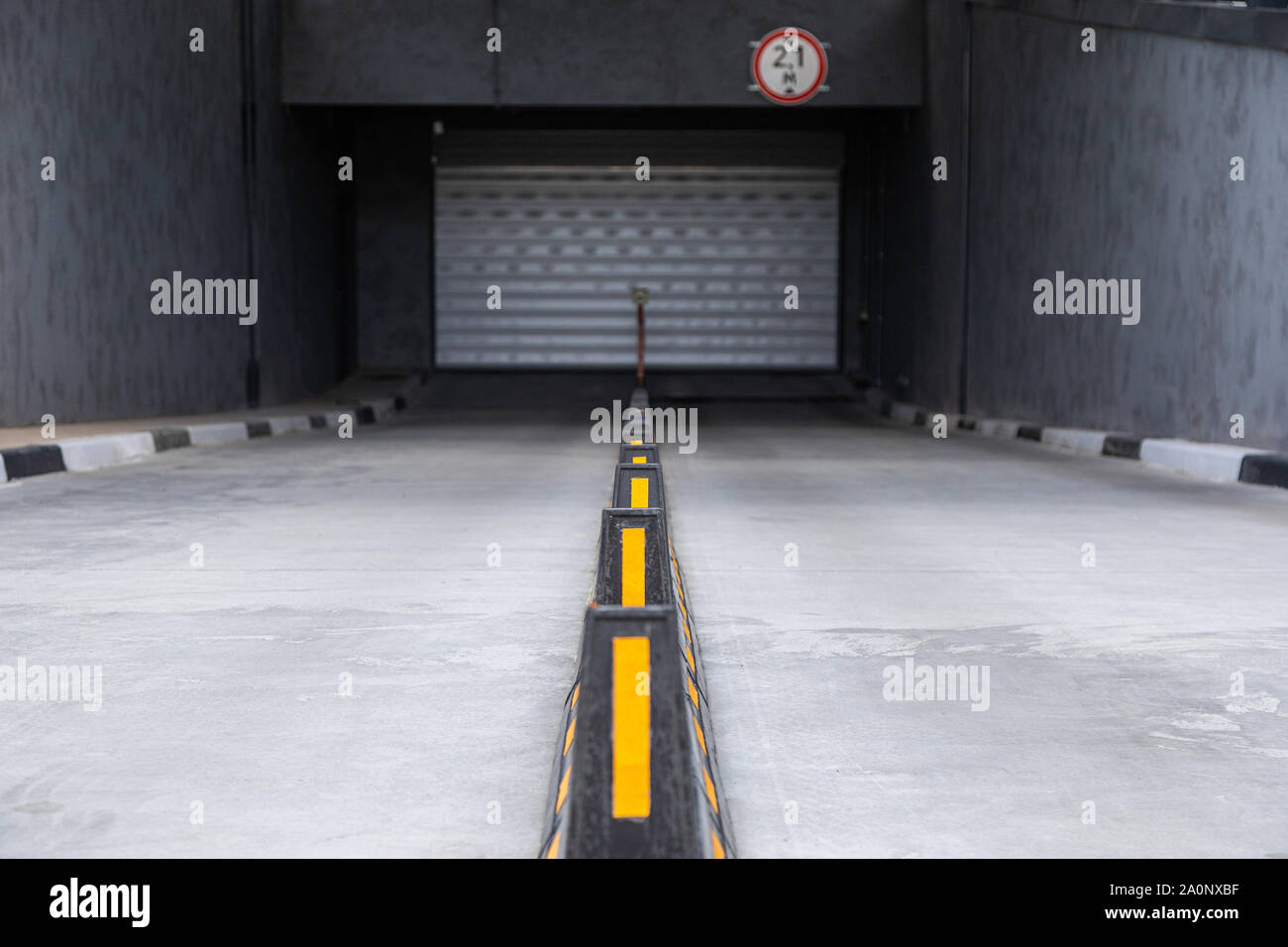 Road dividers hi-res stock photography and images - Alamy