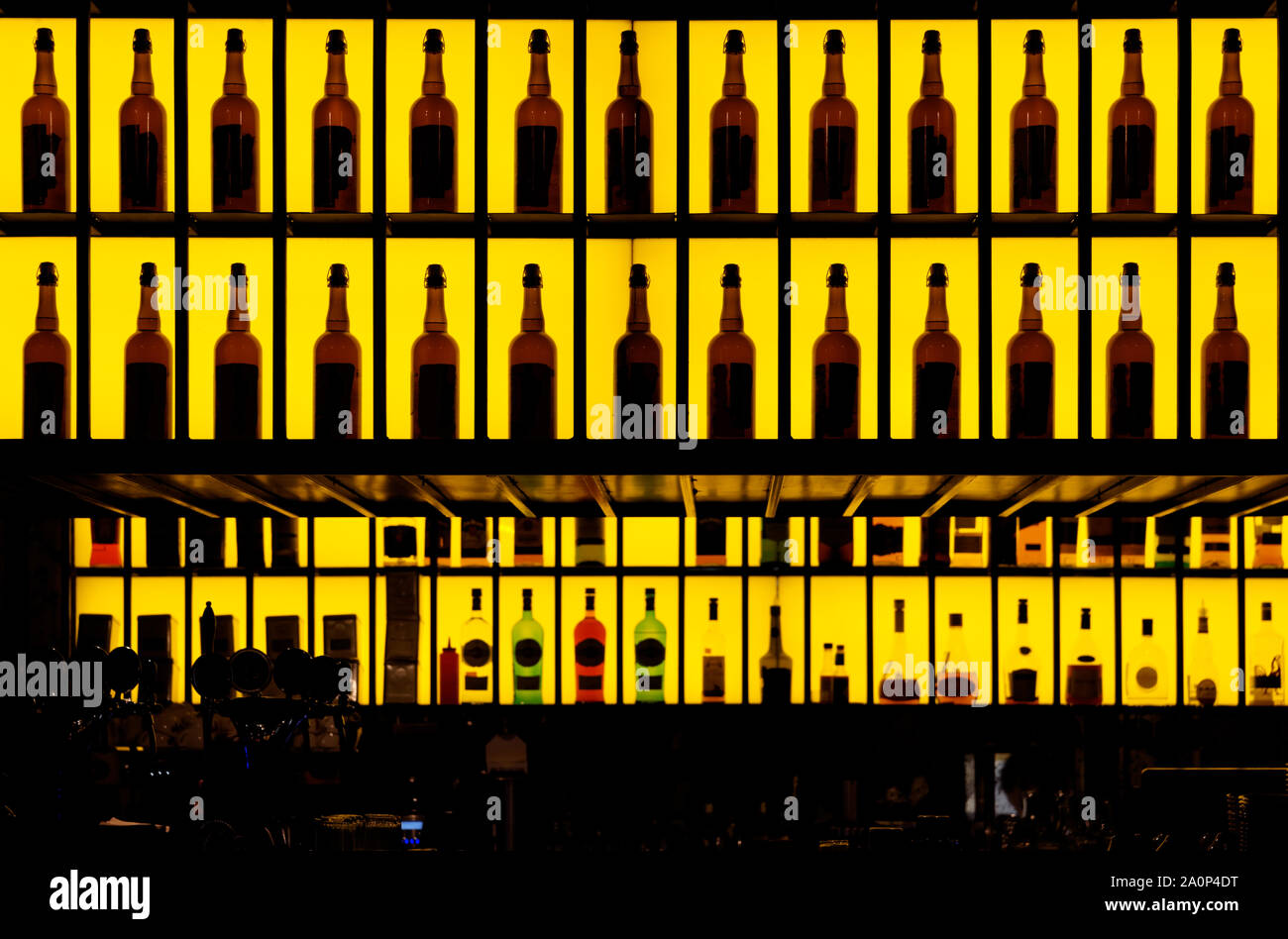 Back bar bottles hi-res stock photography and images - Alamy