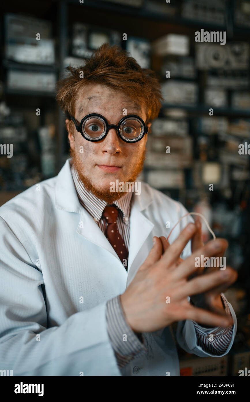 Male lab technician working in hi-res stock photography and images - Alamy