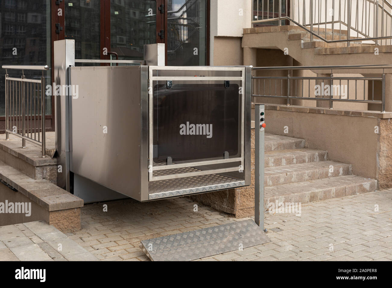 Cutting-edge metal city stair lift, platform lift, disabled persons ...