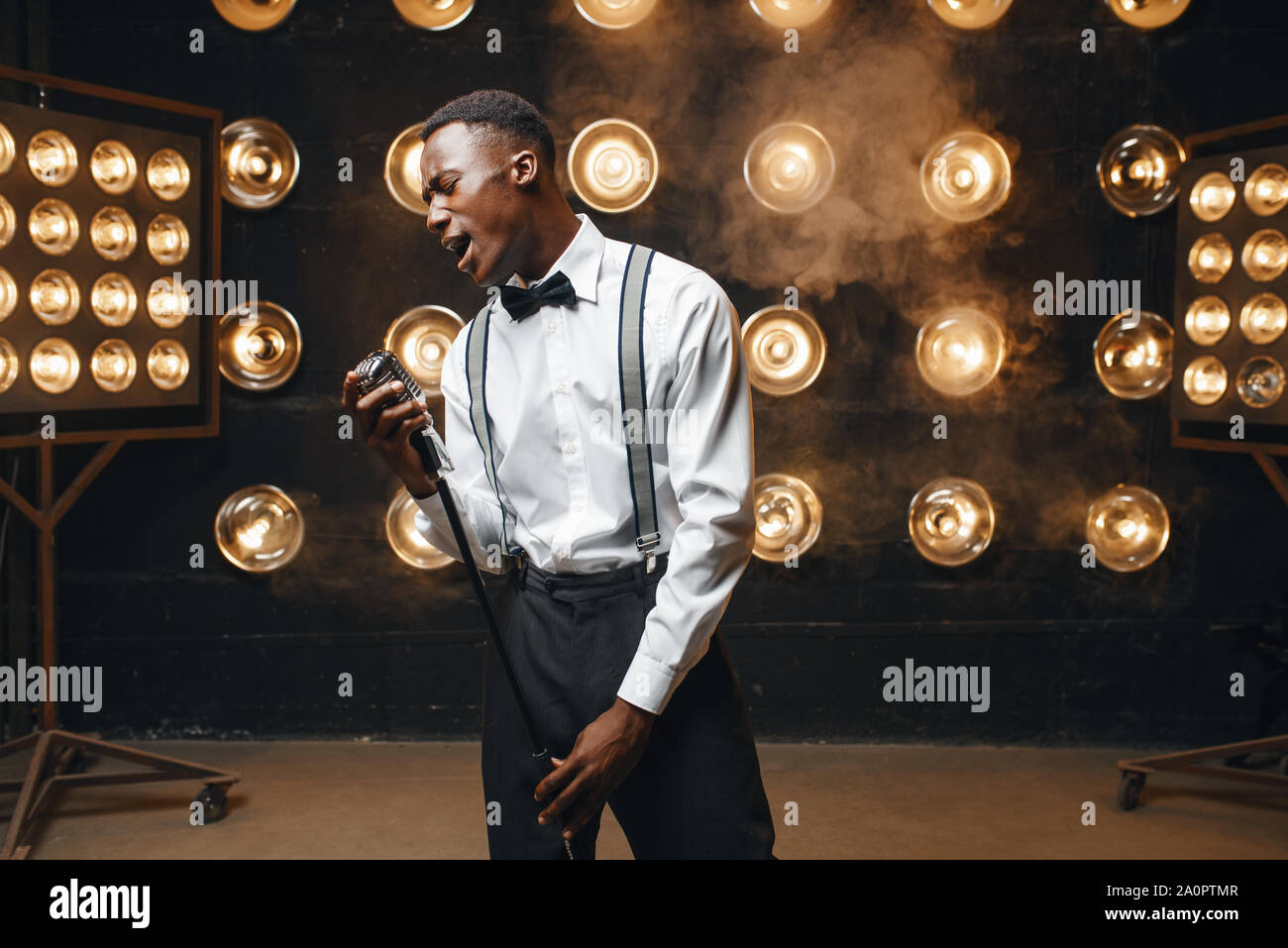 Singing flute player hi-res stock photography and images - Alamy