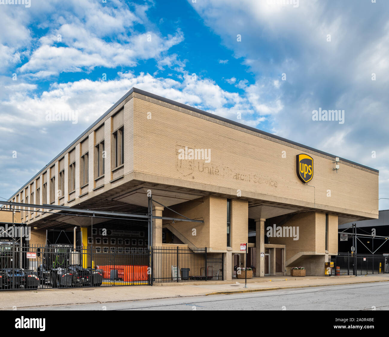 United Parcel Service facility designed by Edward Dart Stock Photo - Alamy