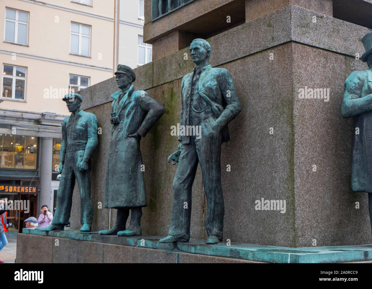 Sailor's Monument statue in Bergen town centre Stock Photo - Alamy