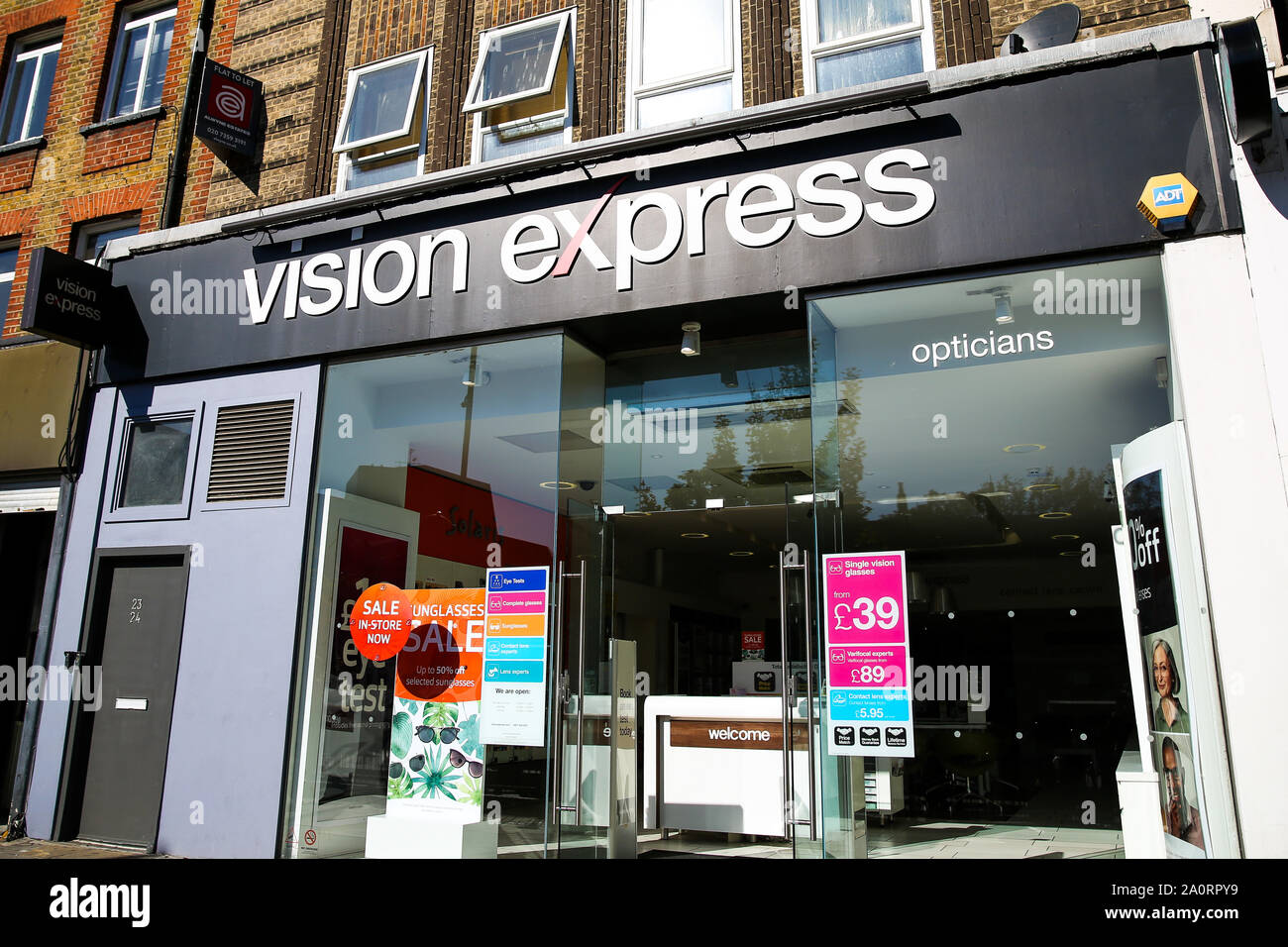 Vision express logo hi-res stock photography and images - Alamy