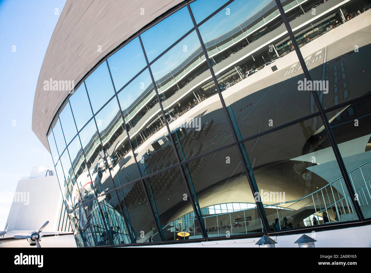 Jfk airport exterior hi-res stock photography and images - Alamy