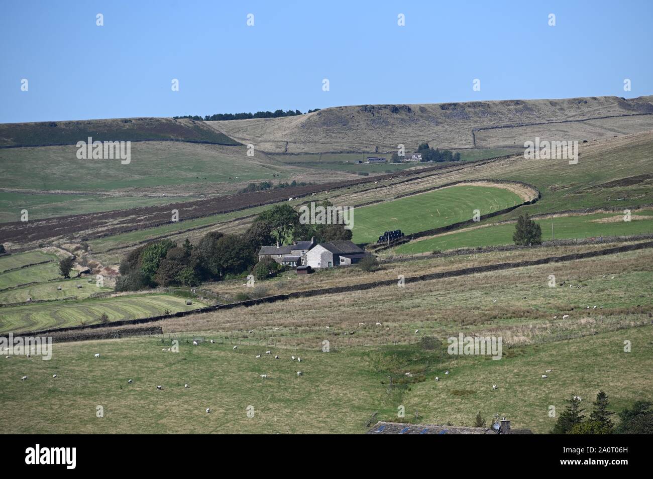 A farm on the hills near Little Hayfield, Derbyshire Stock Photo - Alamy
