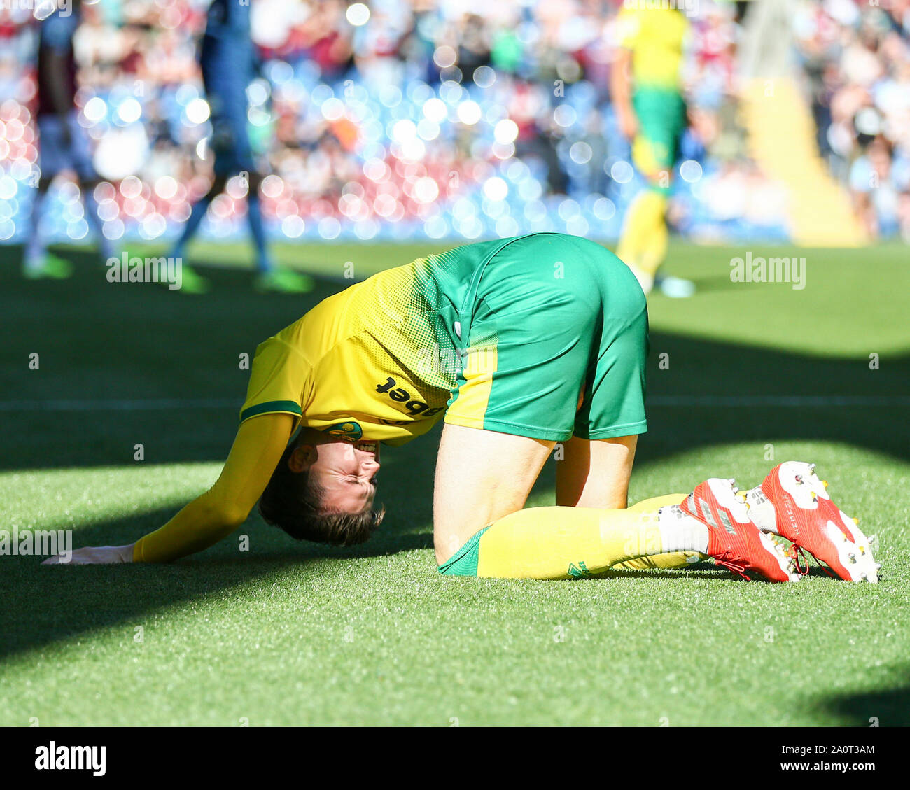 Kicked in the groin hi-res stock photography and images - Alamy