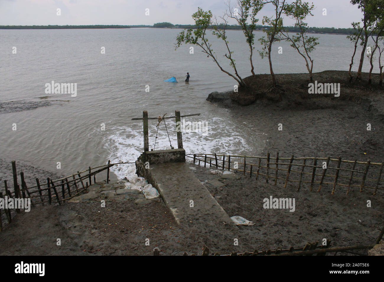 Satkhira, Satkhira, Bangladesh. 10th Sep, 2019. View of khol petua ...